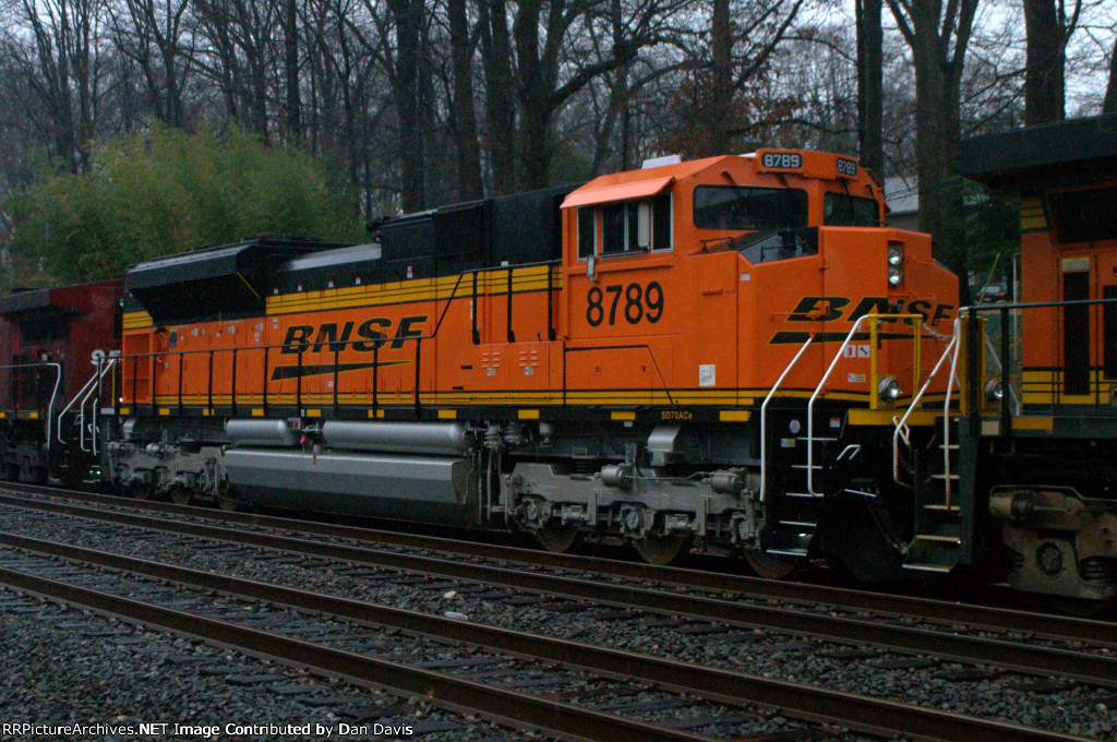 BNSF SD70ACe 8789 trails on K040-12